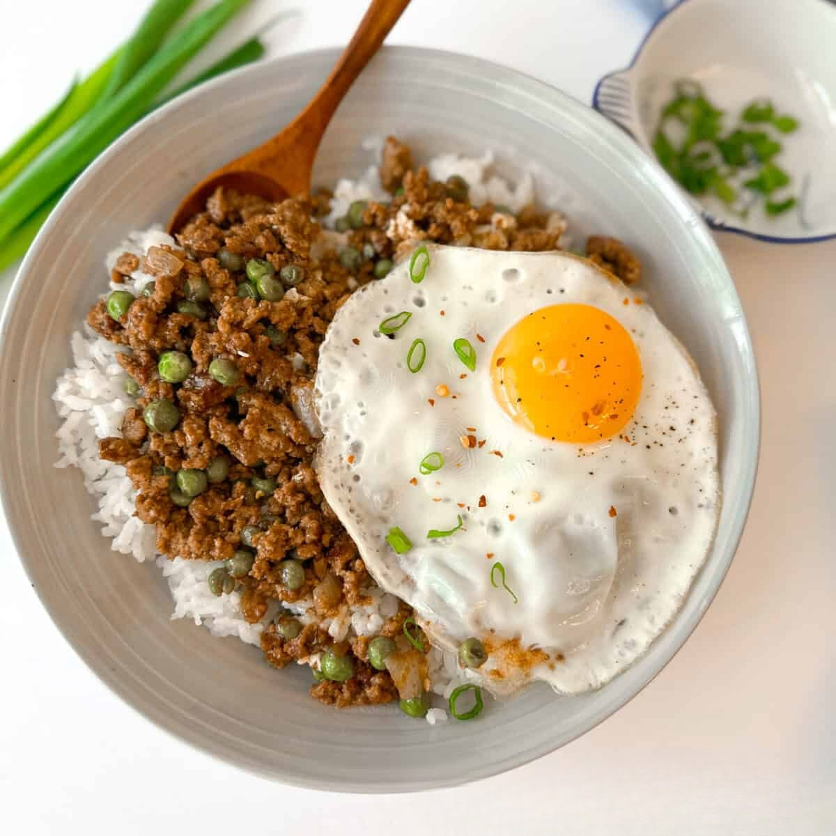 Sautéed Beef with Egg - URBAN BITES